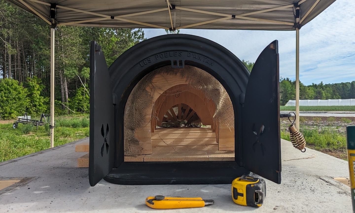Comment construire un four à pain communautaire? | 100˚