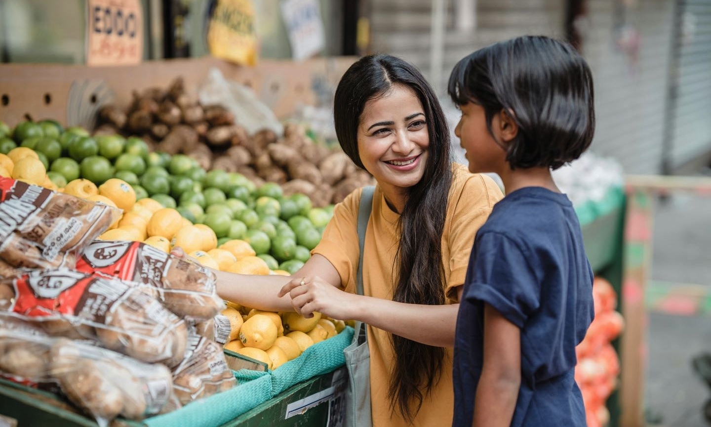 Visiter un marché public avec les enfants | 100°